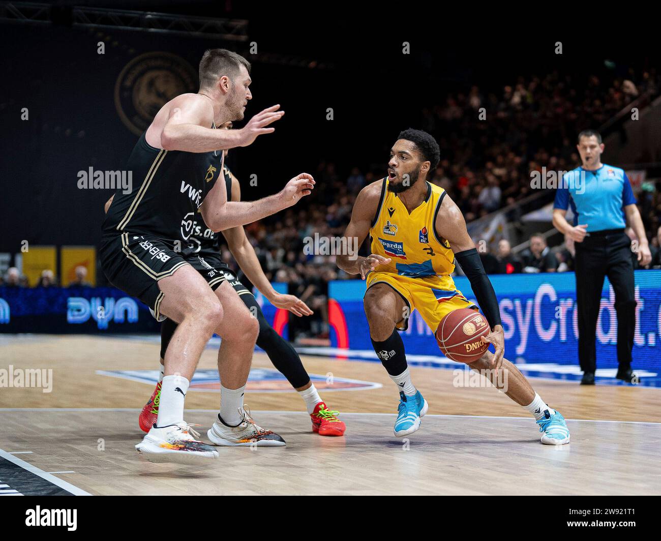 Braunschweig, Deutschland. 23rd Dec, 2023. Prentiss Hubb (Nr. 3 MHP ...