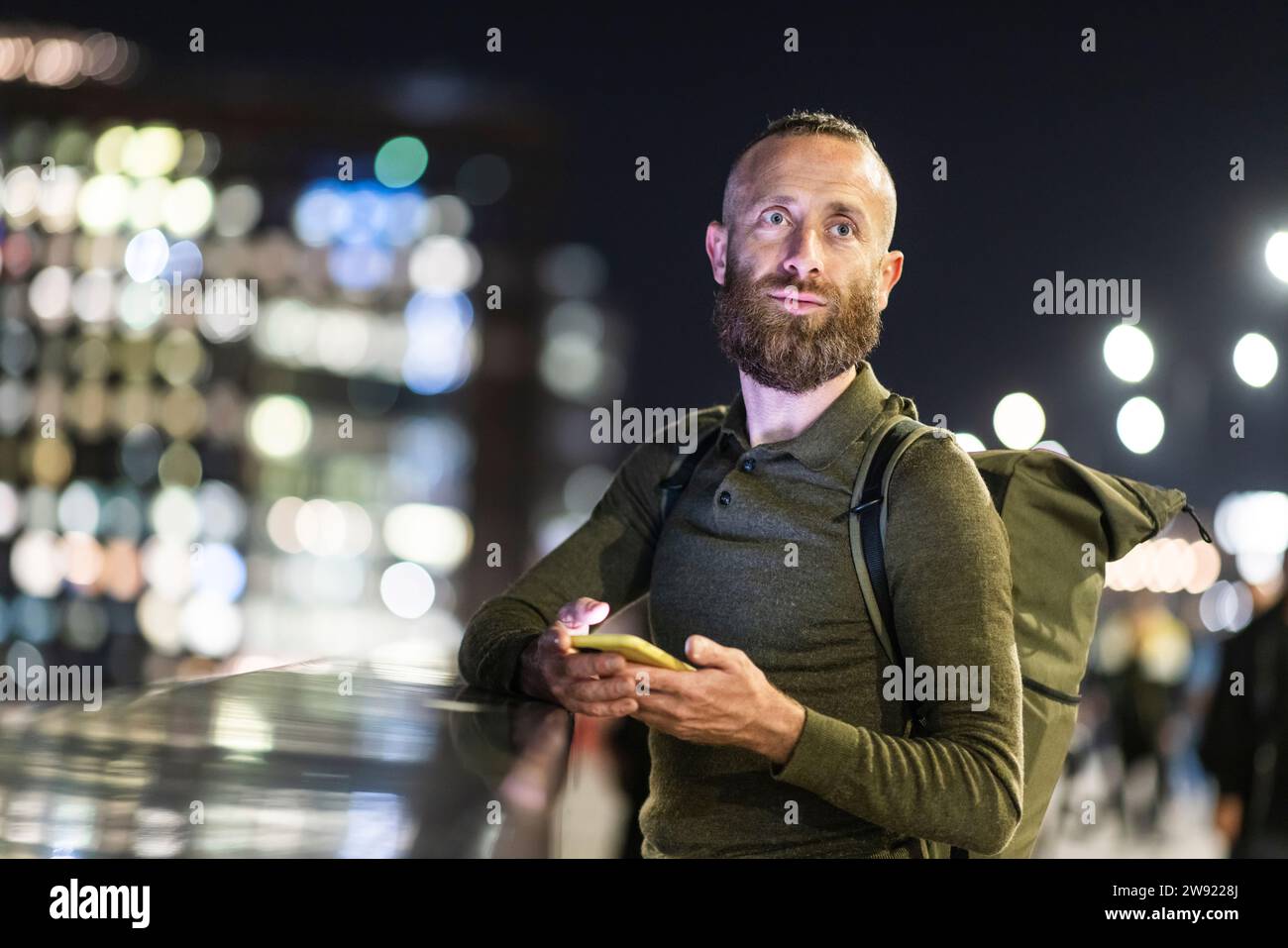 Man holding smartphone night hi-res stock photography and images - Alamy