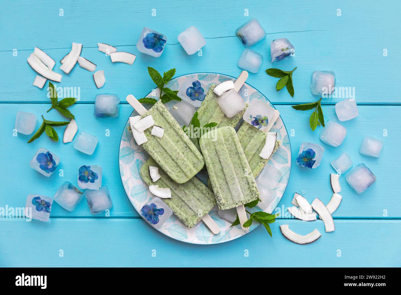 Edible ice cubes hi-res stock photography and images - Alamy