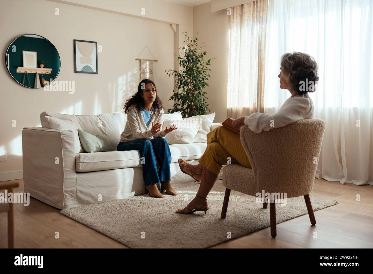 Patient discussing mental health issues with psychologist at home Stock ...