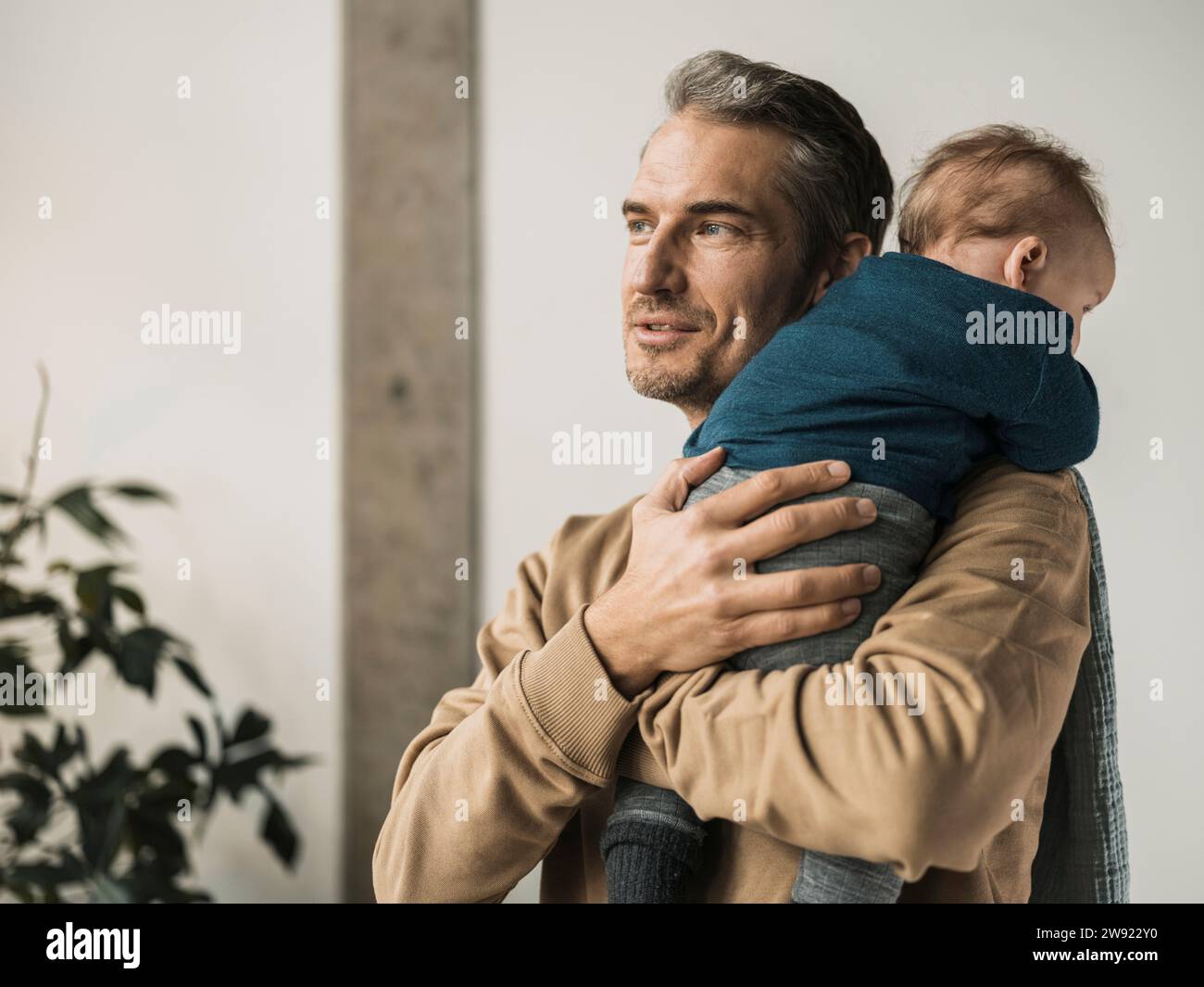 Father carrying his child on arm hi-res stock photography and images ...
