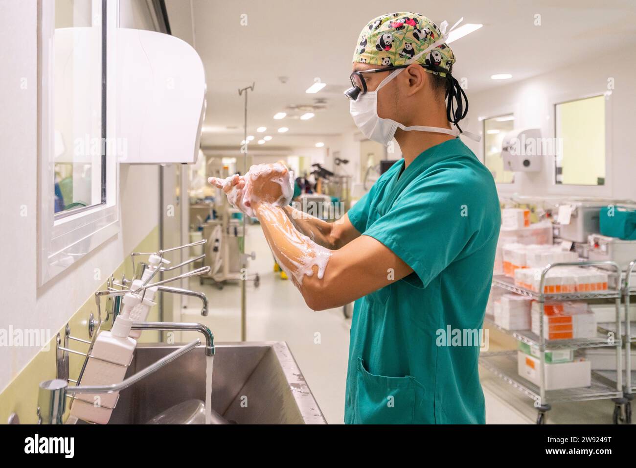 Doctor washing hands in sink hi-res stock photography and images - Alamy