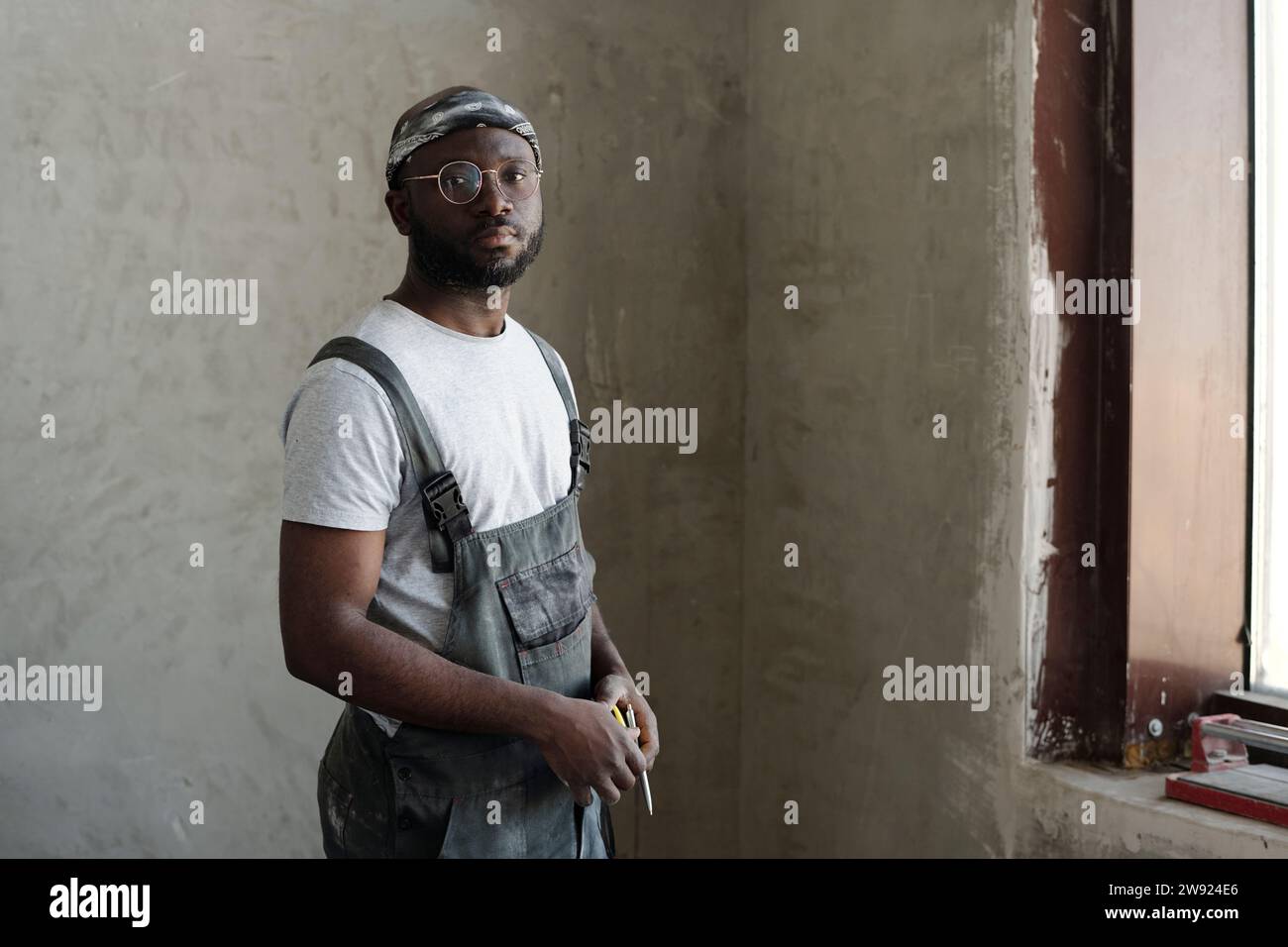 Construction tool in use hi-res stock photography and images - Alamy