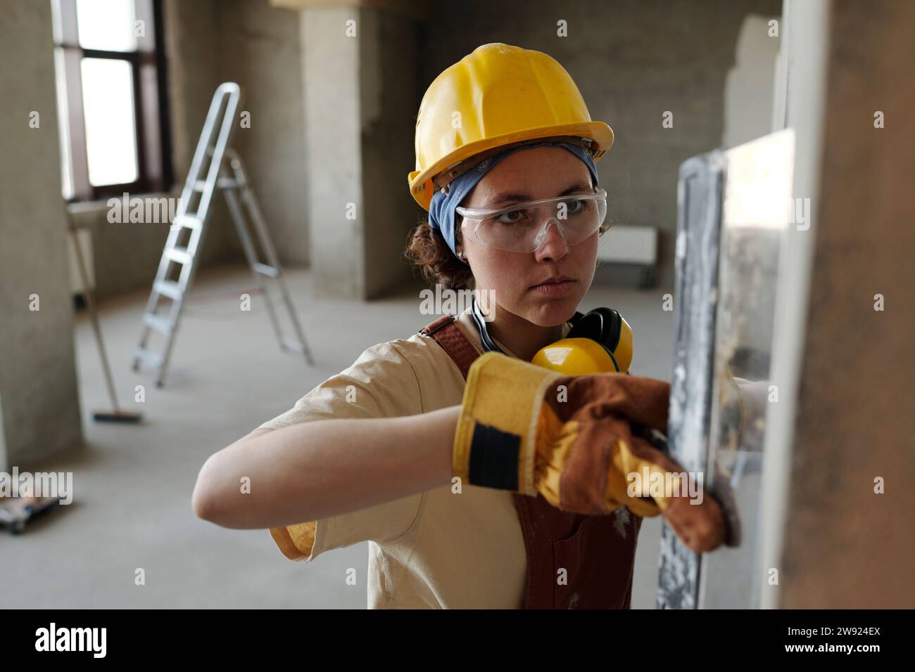 Worker working renovation hi-res stock photography and images - Alamy