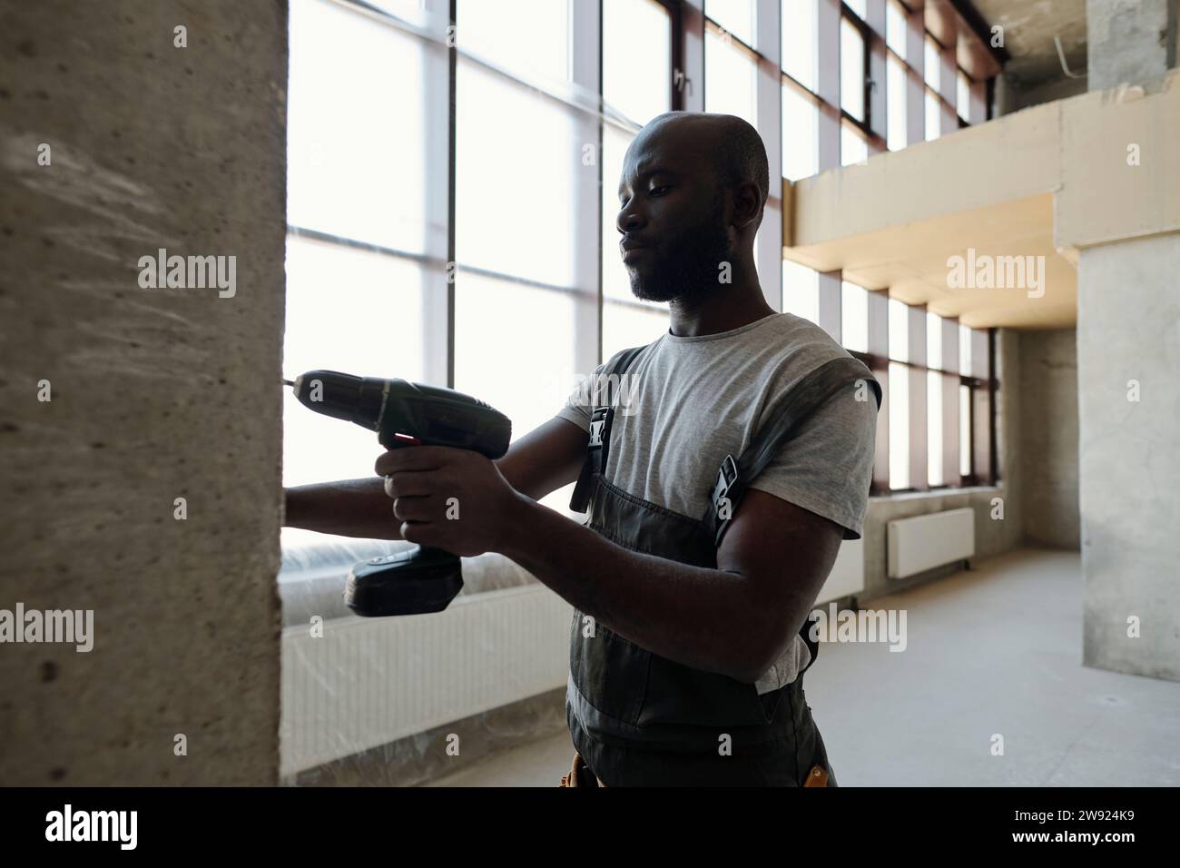 Drilling machine worker hi-res stock photography and images - Alamy
