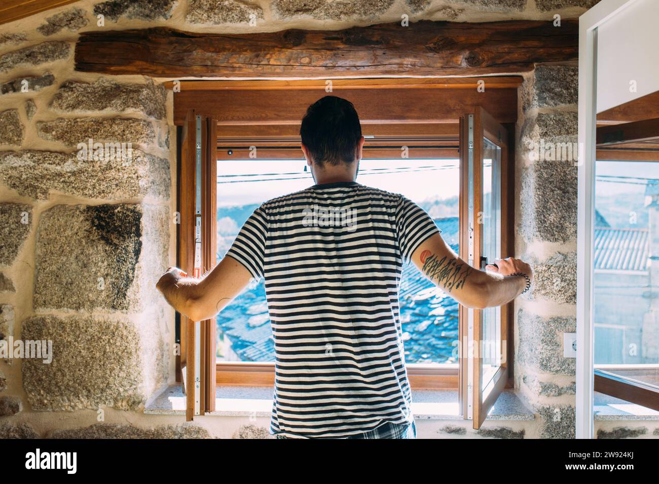Window opening stone hi-res stock photography and images - Alamy