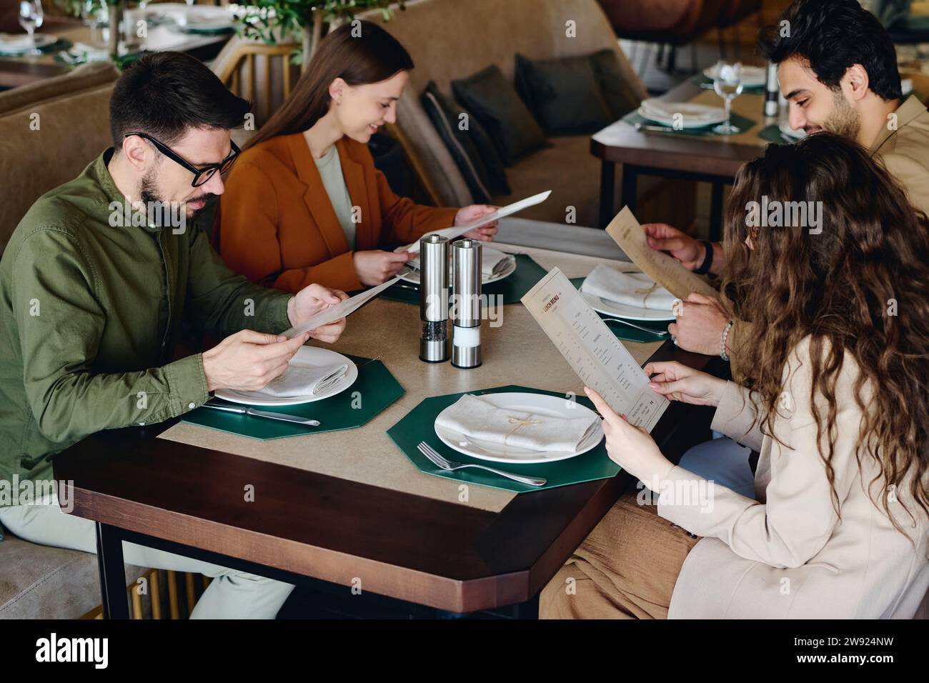 Business peoples looking at menu in restaurant Stock Photo - Alamy