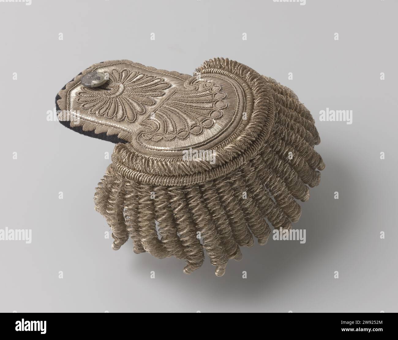 EPAULET Van de Garde Nationale, 1810 - 1813 Silver epaulette with ...