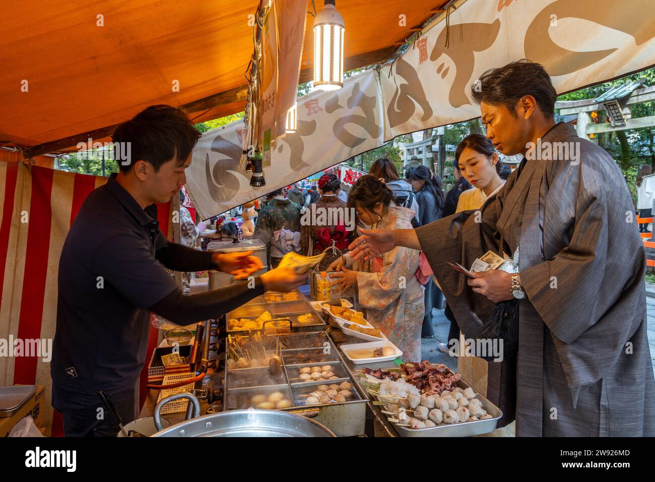 Food booth japan hi-res stock photography and images - Alamy