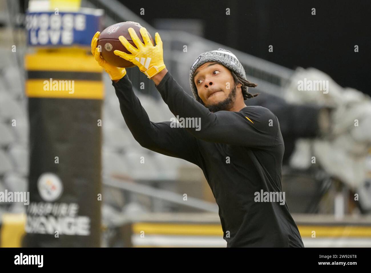 Pittsburgh Steelers wide receiver Calvin Austin III catches a ball ...