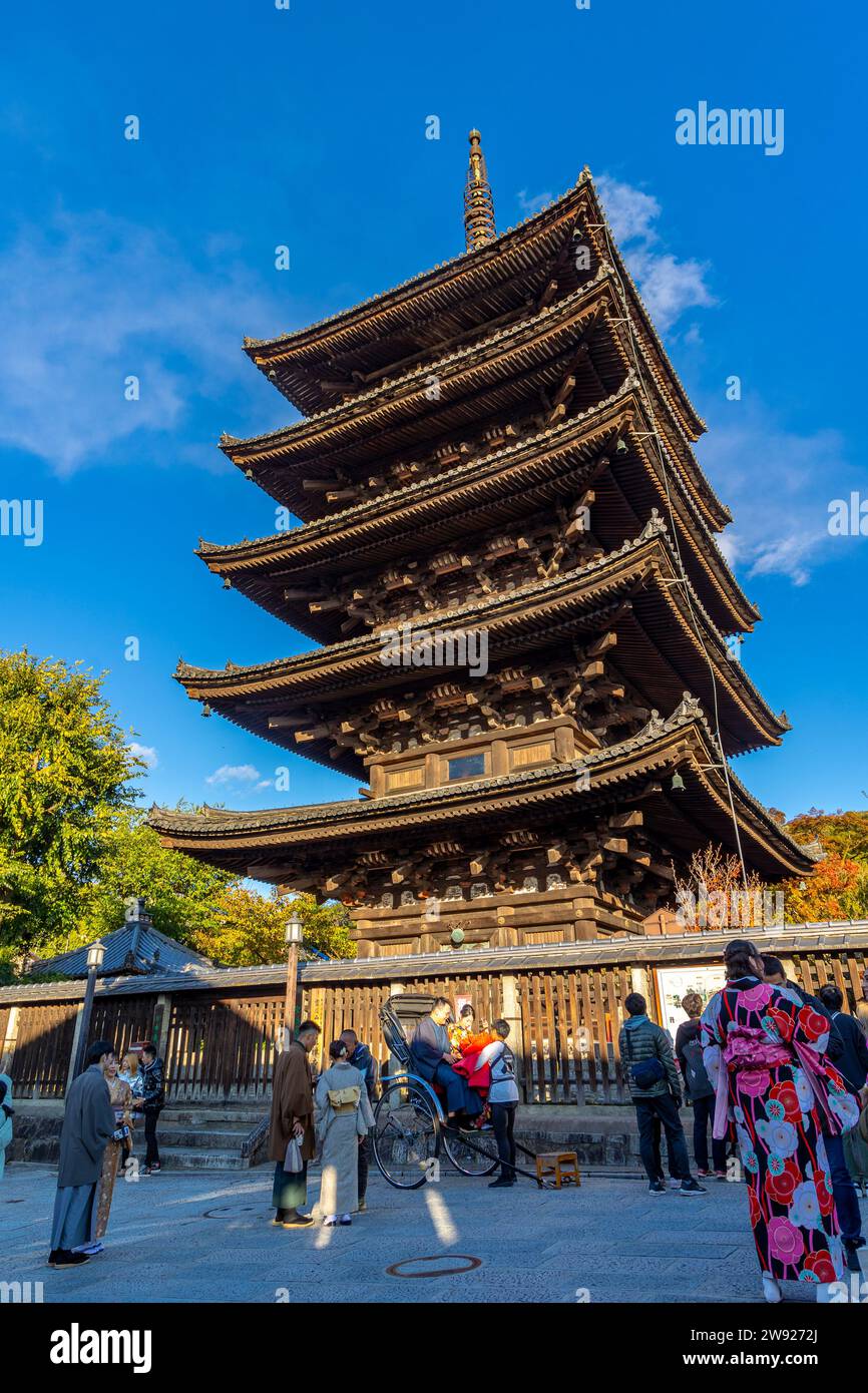 Yasaka tower hi-res stock photography and images - Alamy