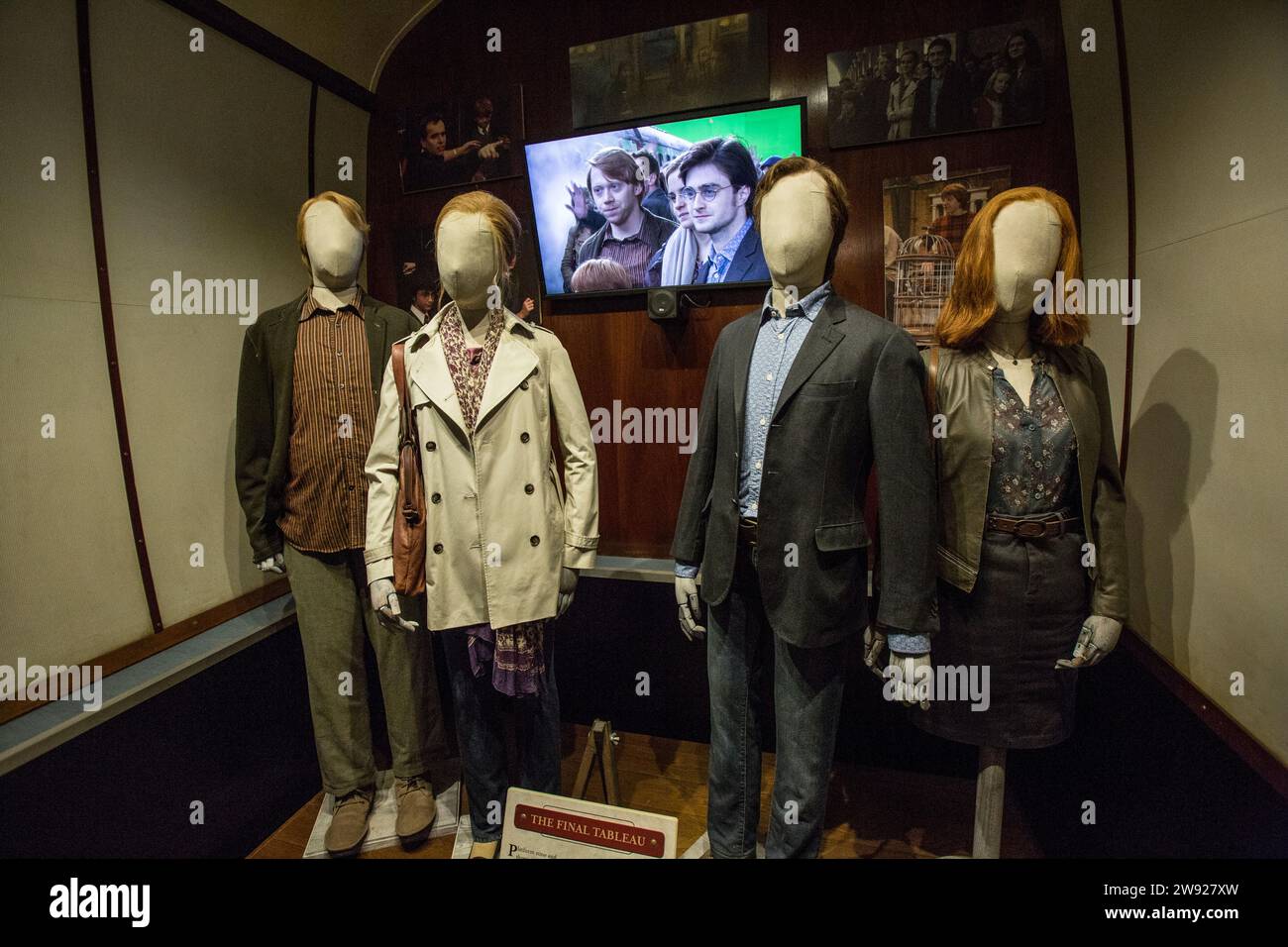 Harry potter dobby warner bros hi-res stock photography and images - Alamy