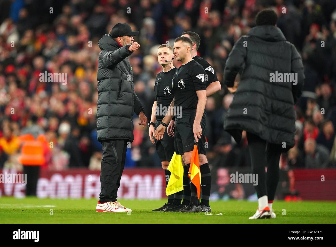 Liverpool manager Jurgen Klopp (left) speaks with referee Chris ...