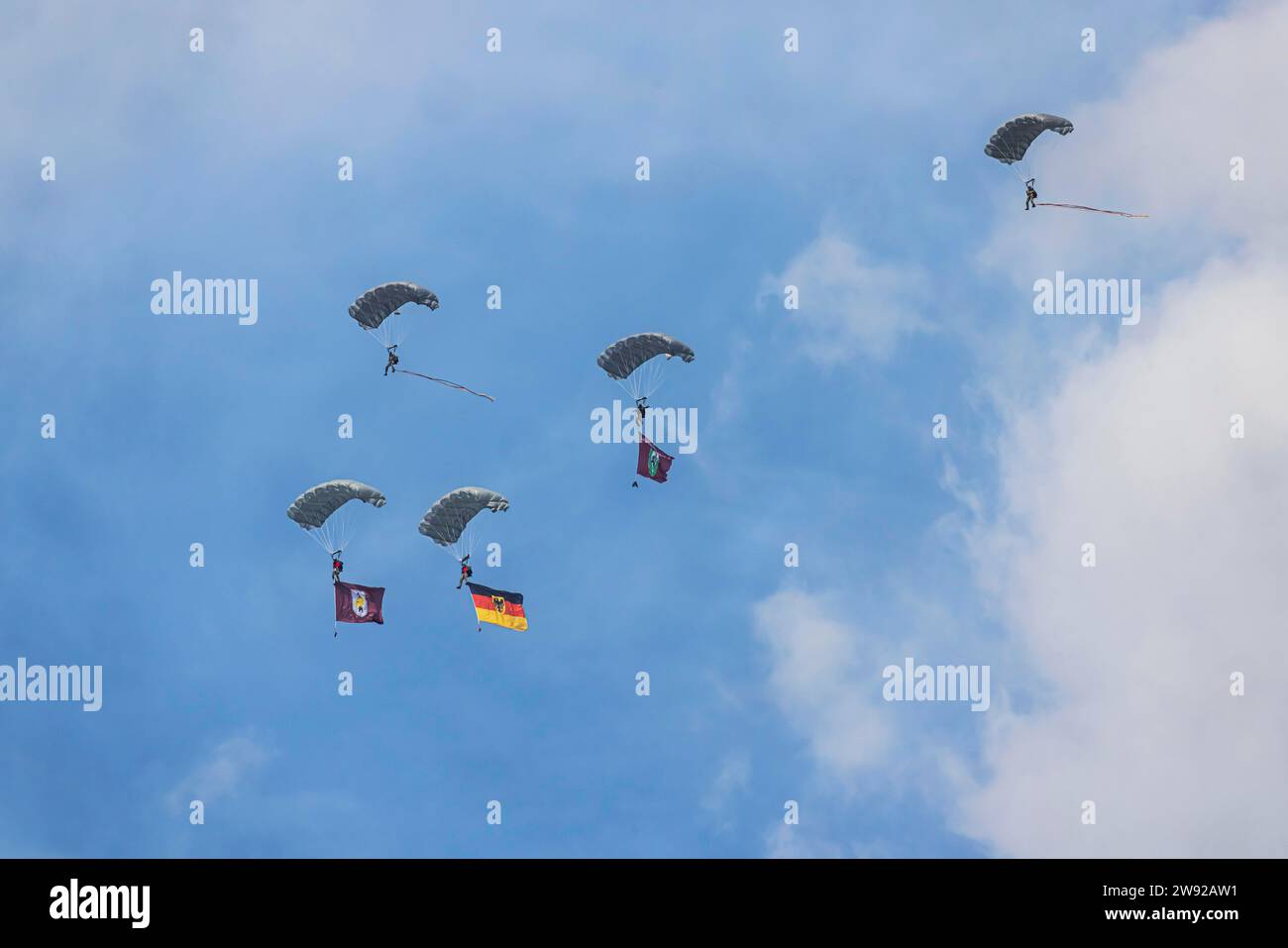 Bundeswehr parachutist with German flag. Spotterday for the Day of the ...