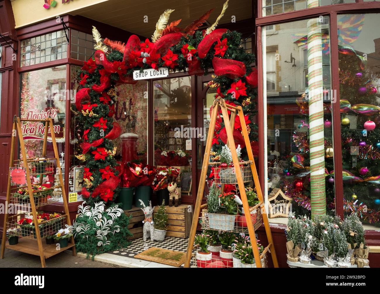 Traditional old shop decorated at Christmas Stock Photo - Alamy