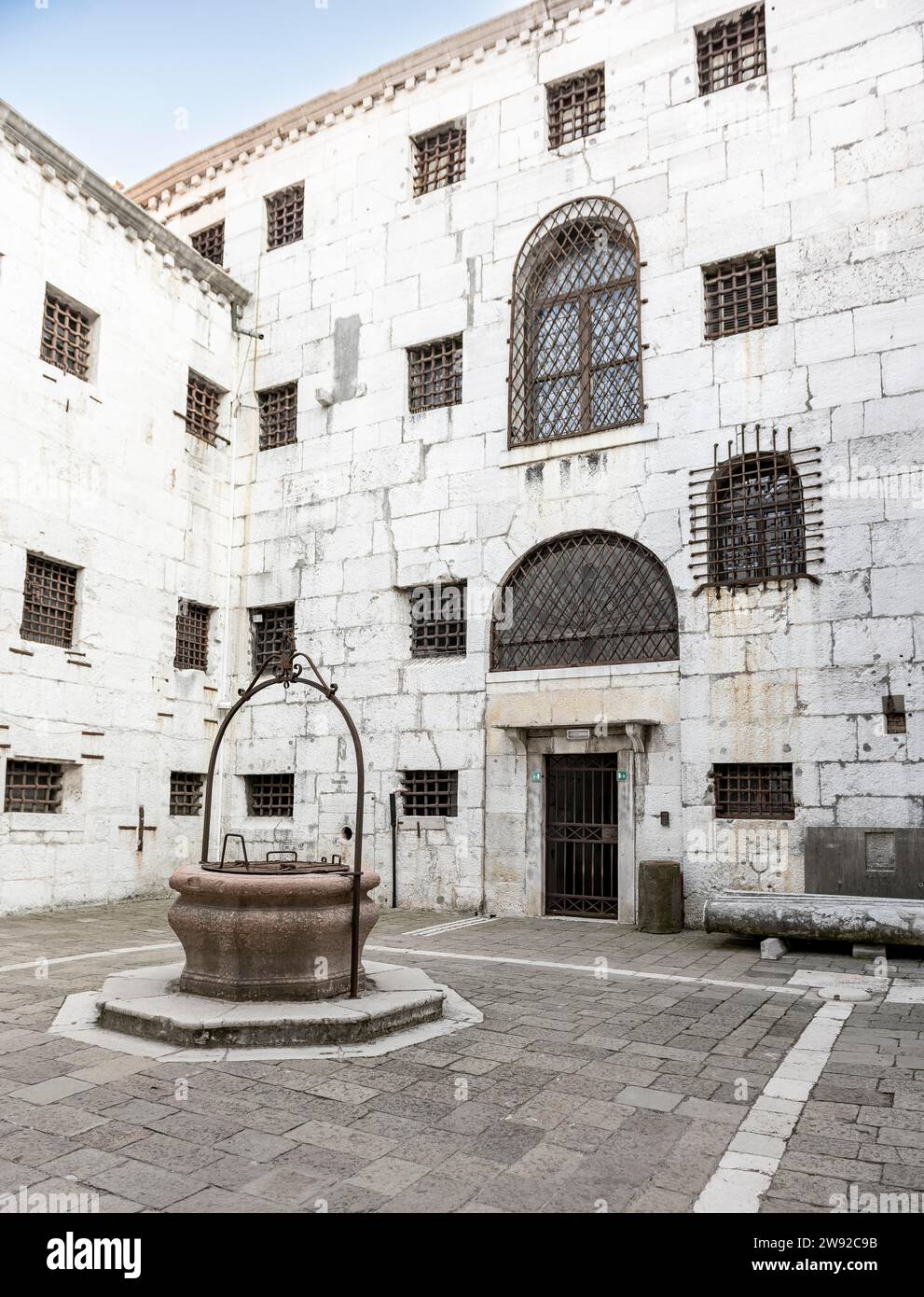 Venetian prison doges palace hi-res stock photography and images - Alamy