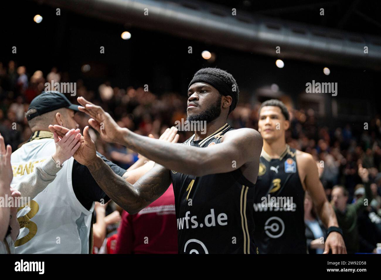 Braunschweig, Deutschland. 23rd Dec, 2023. TJ Crockett (Nr. 1 ...