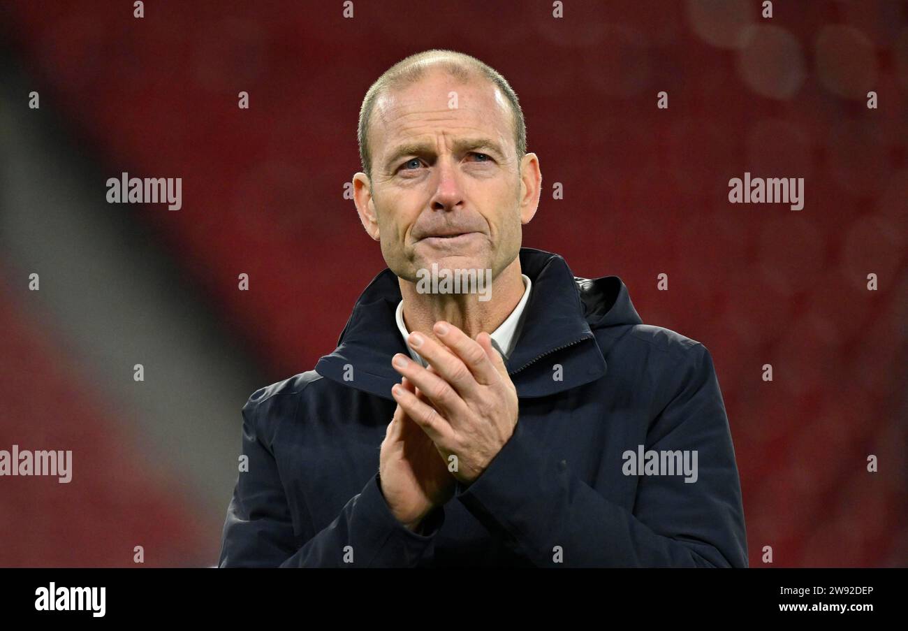 Coach Jess Thorup FC Augsburg FCA portrait, gesture, gestures, thanks ...