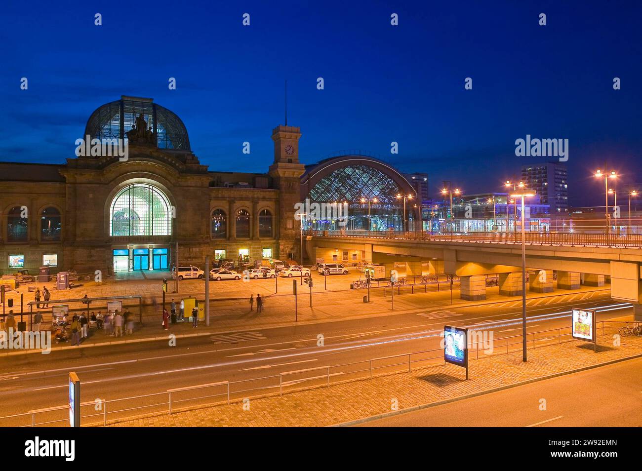 Dresden central station roof hi-res stock photography and images - Alamy