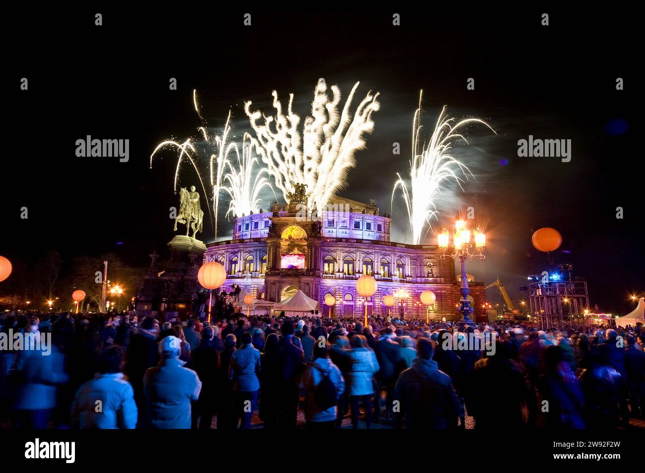 Fireworks display for the opening of the Opera Ball on the theatre ...