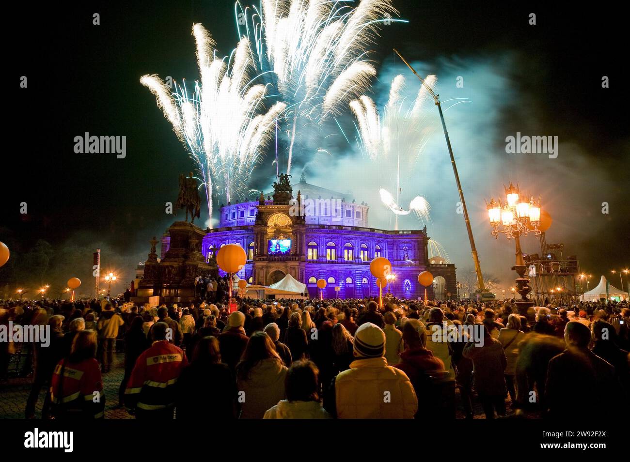 Fireworks display for the opening of the Opera Ball on the theatre ...