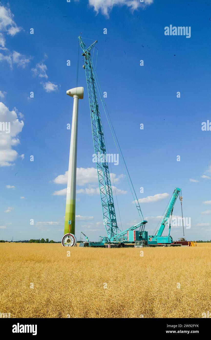 Assembly of a wind turbine in Saxony Stock Photo - Alamy