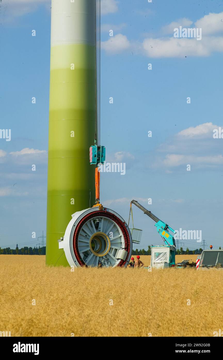Assembly of a wind turbine in Saxony Stock Photo - Alamy