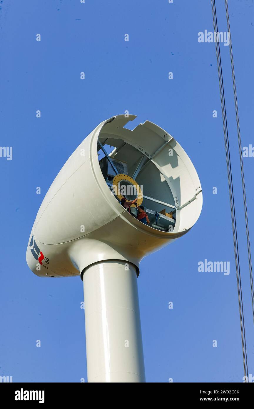 Assembly of a wind turbine in Saxony Stock Photo - Alamy