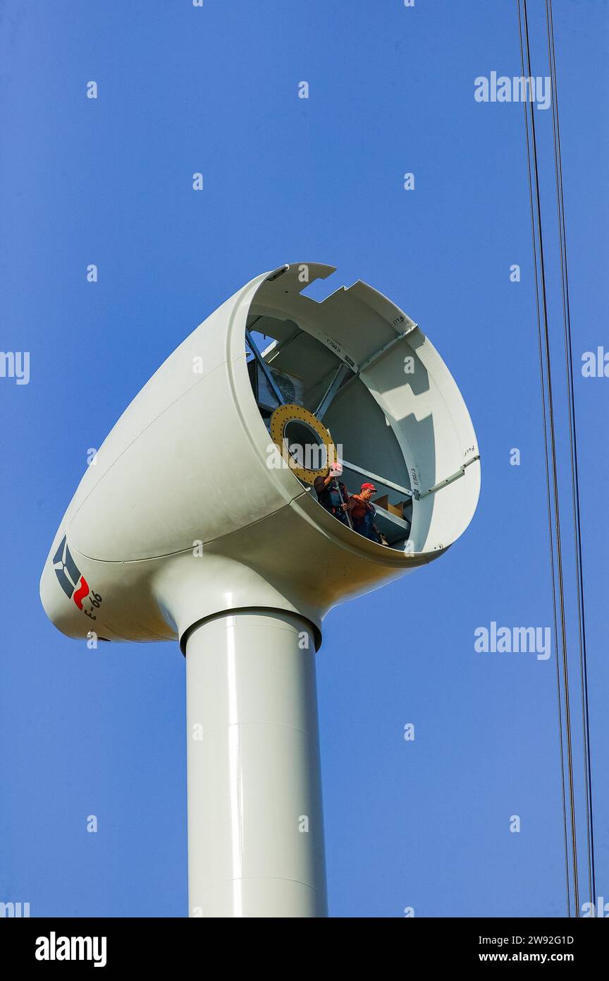 Assembly of a wind turbine in Saxony Stock Photo - Alamy