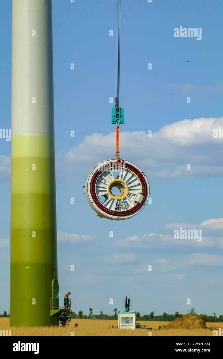 Assembly of a wind turbine in Saxony Stock Photo - Alamy