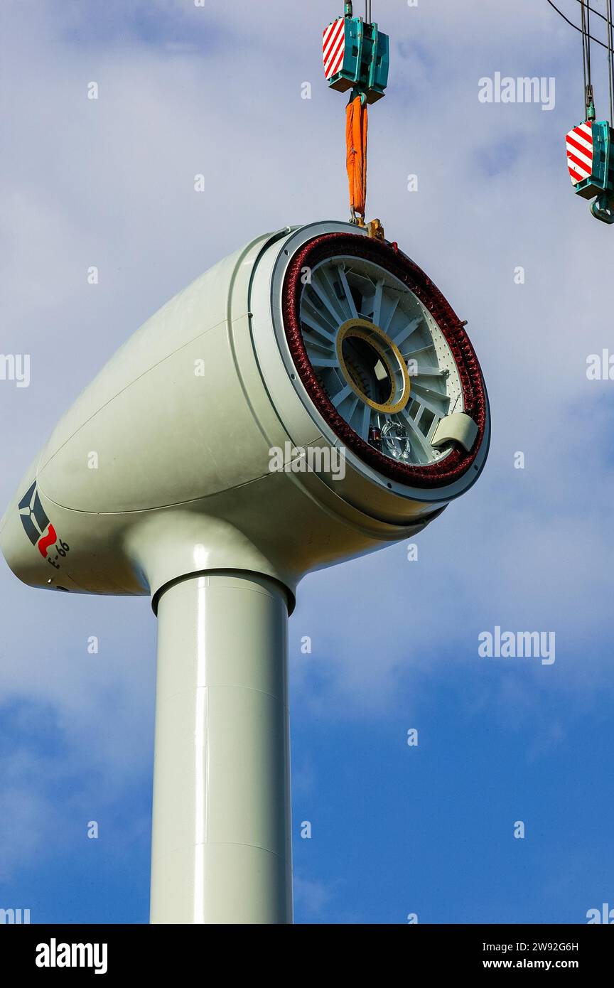 Assembly of a wind turbine in Saxony Stock Photo - Alamy