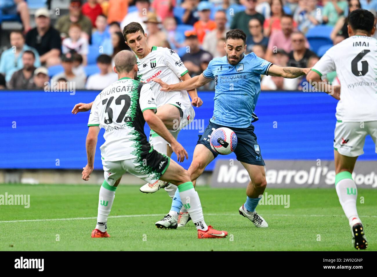 Sydney, Australia. 23rd Dec, 2023. Angus Charles Thurgate (L ...