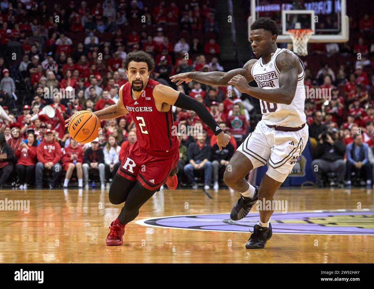 Rutgers Scarlet Knights guard Noah Fernandes (2) drives toward the ...