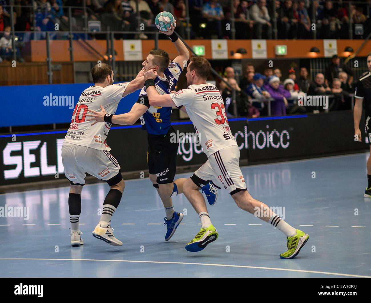 Eisenach, Deutschland. 23rd Dec, 2023. Nico Buedel (RM, HC Erlangen ...