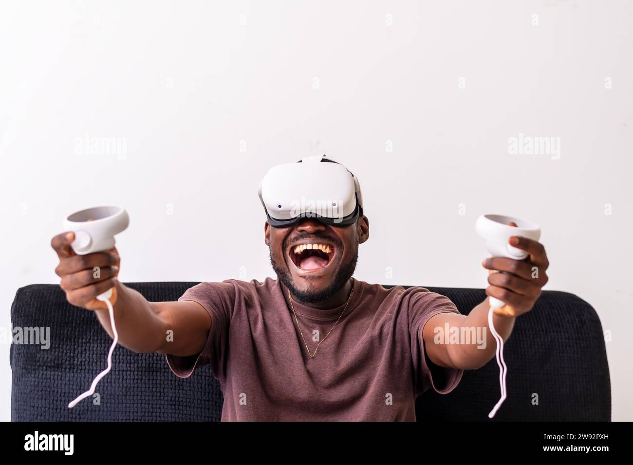 Black man holding a game controller hi-res stock photography and images ...