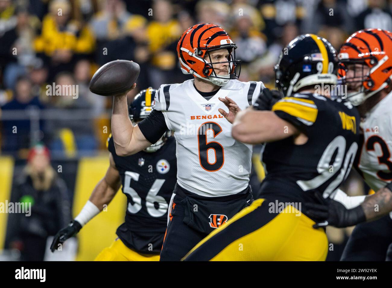 Cincinnati Bengals quarterback Jake Browning (6) throws a pass during ...