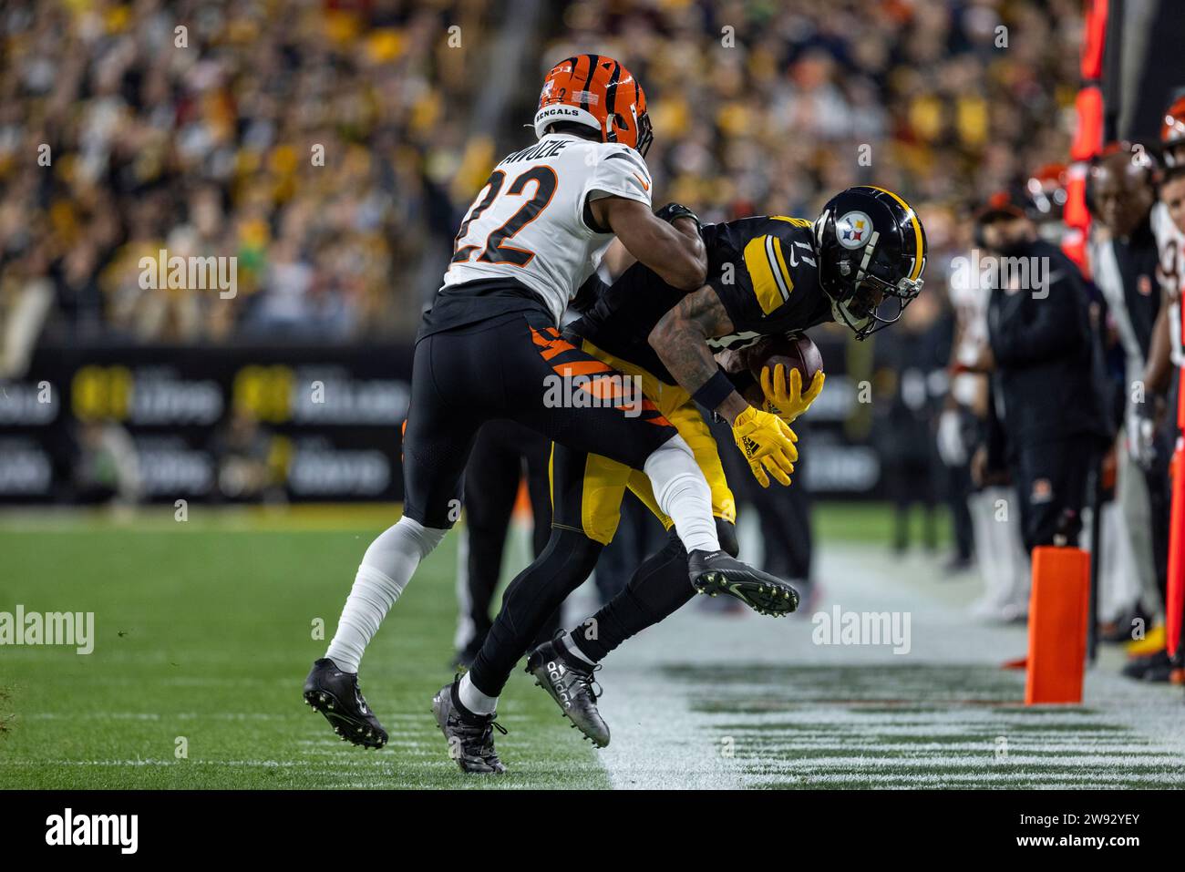 Pittsburgh Steelers wide receiver Allen Robinson II (11) catches a pass ...