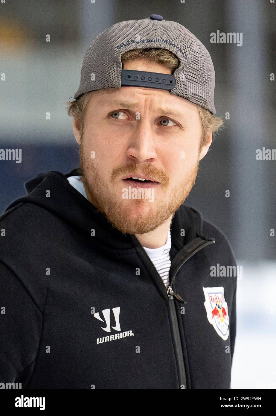 Muenchen, Deutschland. 23rd Dec, 2023. Maximilian Daubner (EHC Red Bull ...