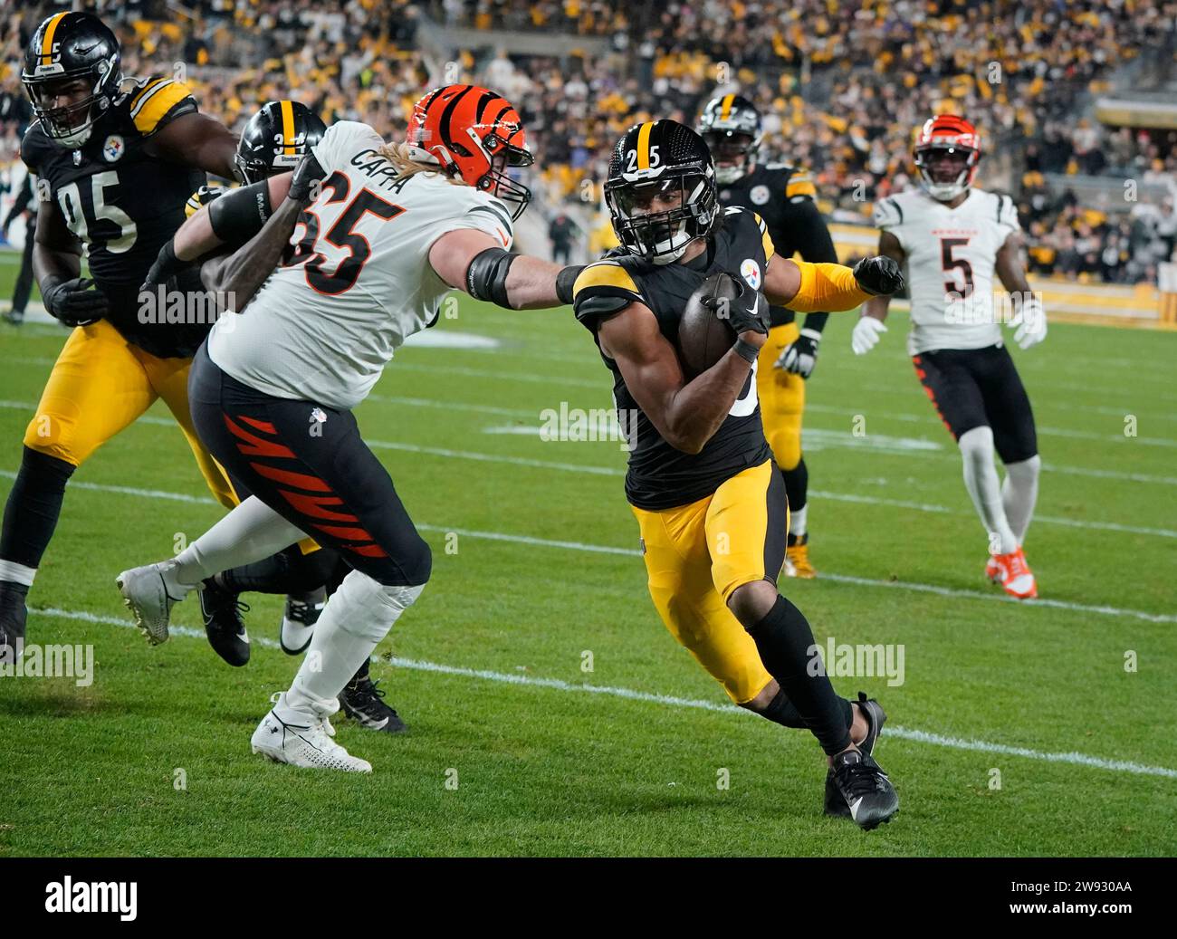 Pittsburgh Steelers safety Eric Rowe (25) runs with the ball as ...