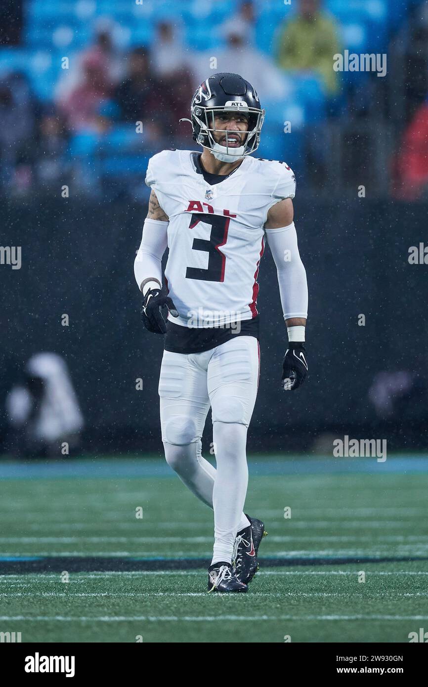 Atlanta Falcons safety Jessie Bates III (3) lines up on defense during ...