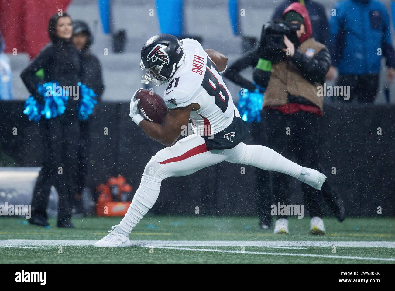 Atlanta Falcons tight end John FitzPatrick (87) runs down the sideline ...