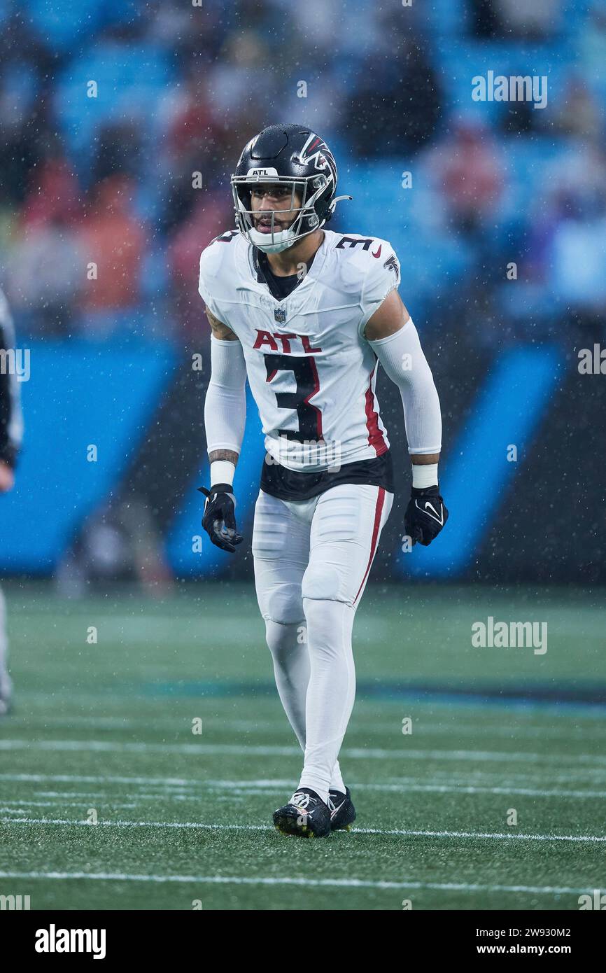 Atlanta Falcons safety Jessie Bates III (3) lines up on defense during ...
