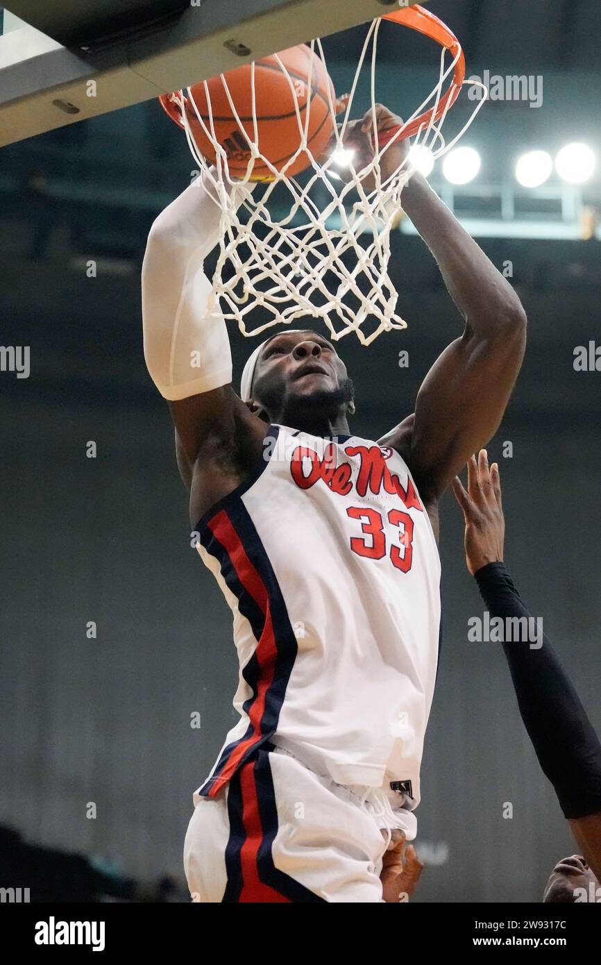 Mississippi forward Moussa Cisse (33) dunks during the first half of an ...