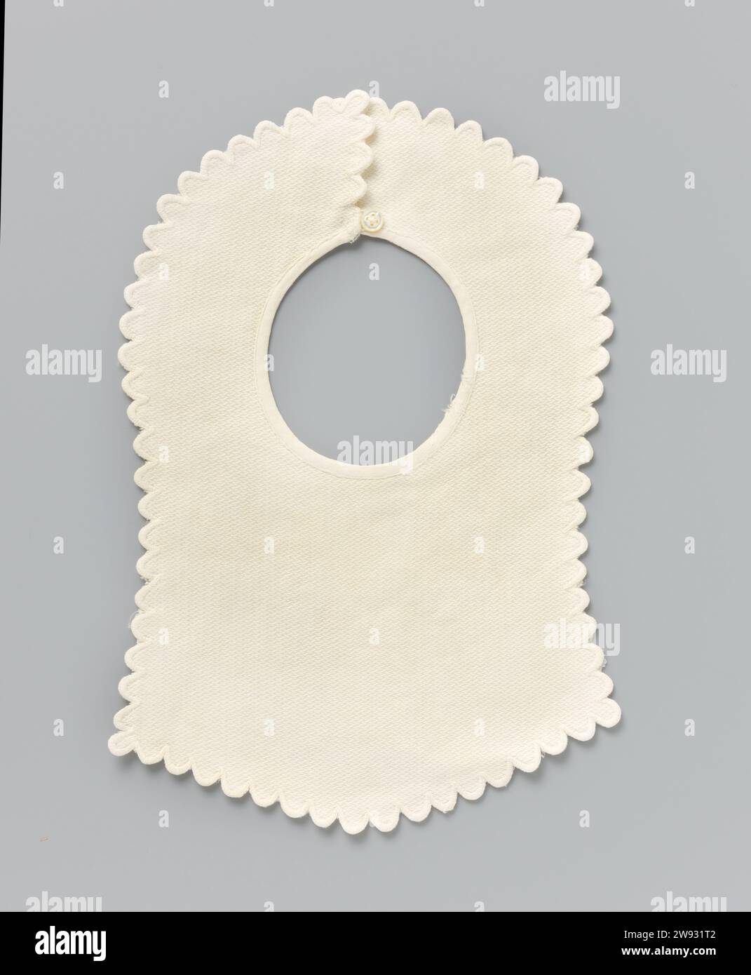 Slab of white cotton (?) With woven golf motif in relief and scalloped ...