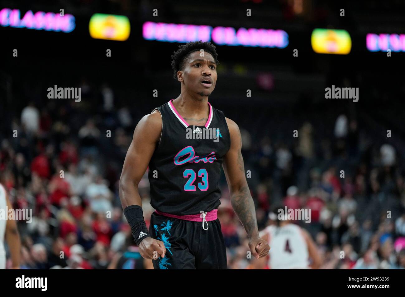 Florida Atlantic guard Brandon Weatherspoon celebrates after Arizona ...