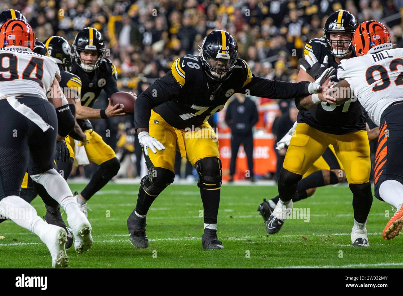 Pittsburgh Steelers guard James Daniels (78) blocks during an NFL ...