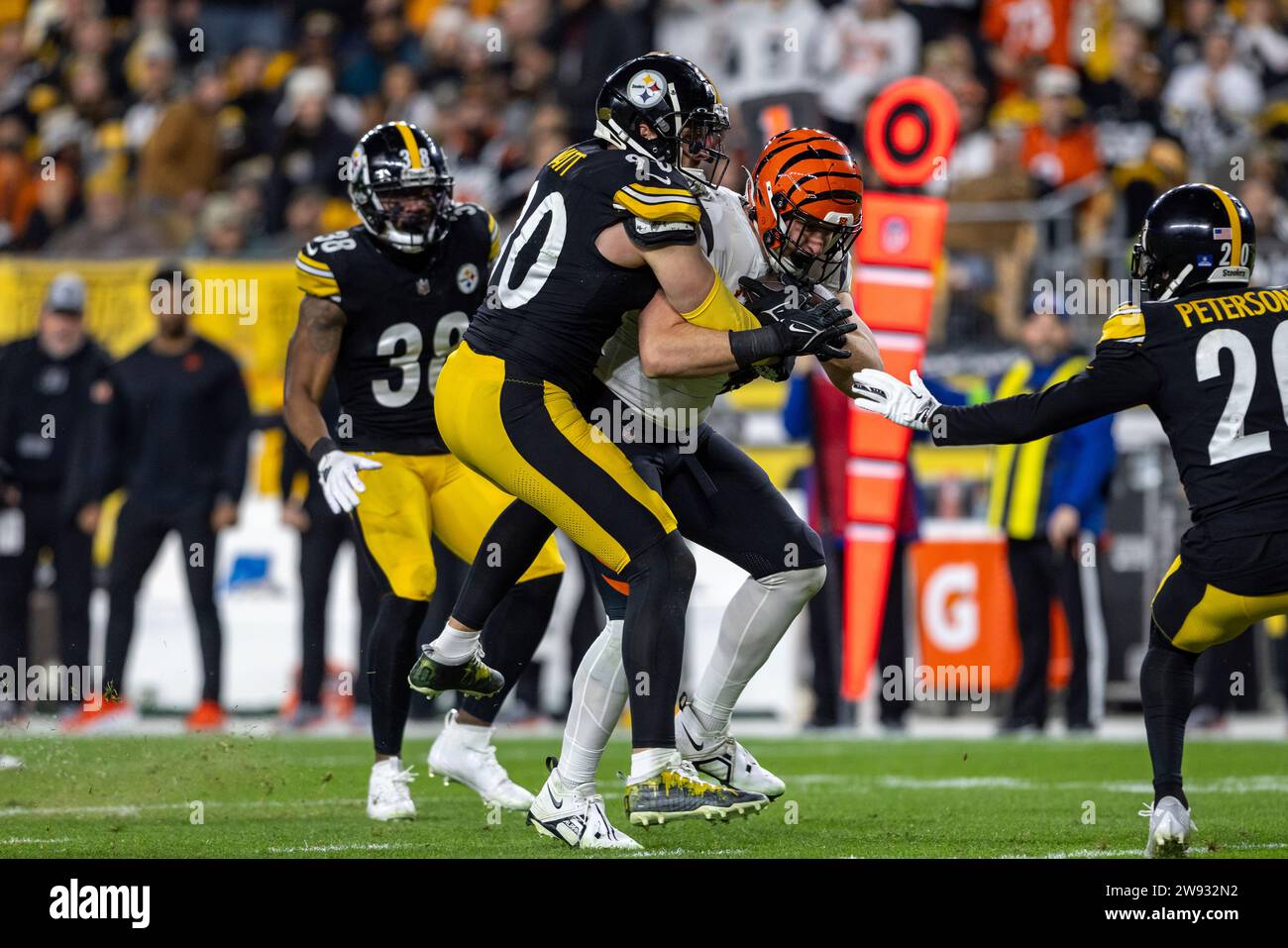 Cincinnati Bengals tight end Drew Sample (89) is tackled by Pittsburgh ...