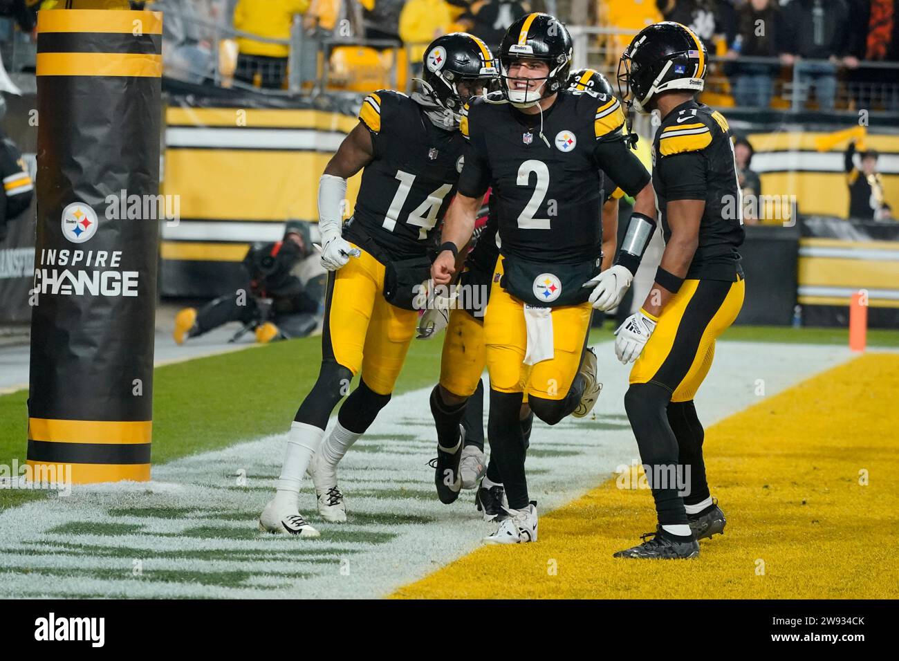 Pittsburgh Steelers quarterback Mason Rudolph (2) and Pittsburgh ...