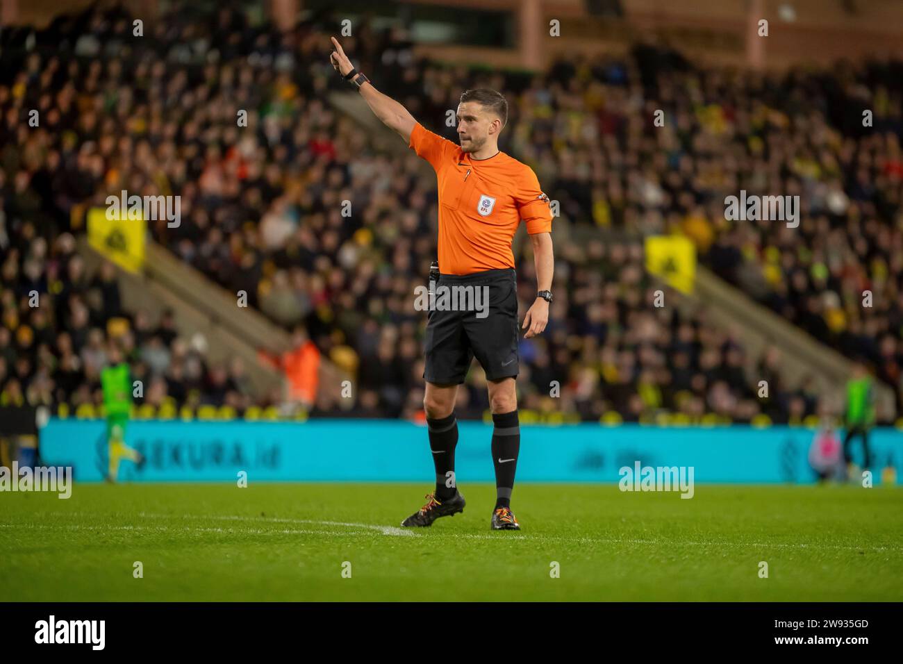 Thomas kirk referee hi-res stock photography and images - Alamy