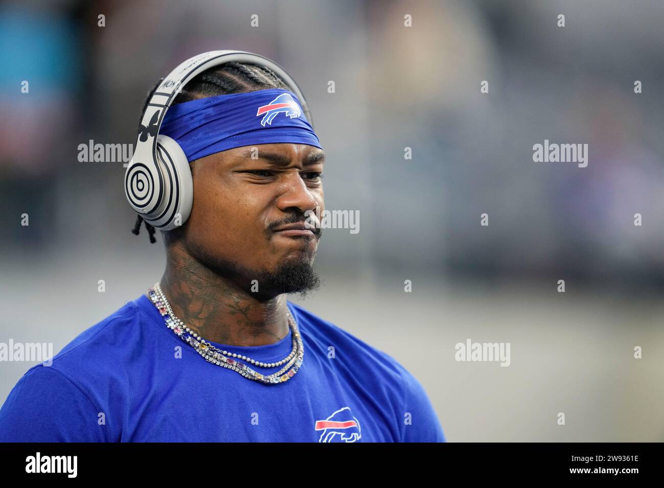 Buffalo Bills wide receiver Stefon Diggs warms up before an NFL ...